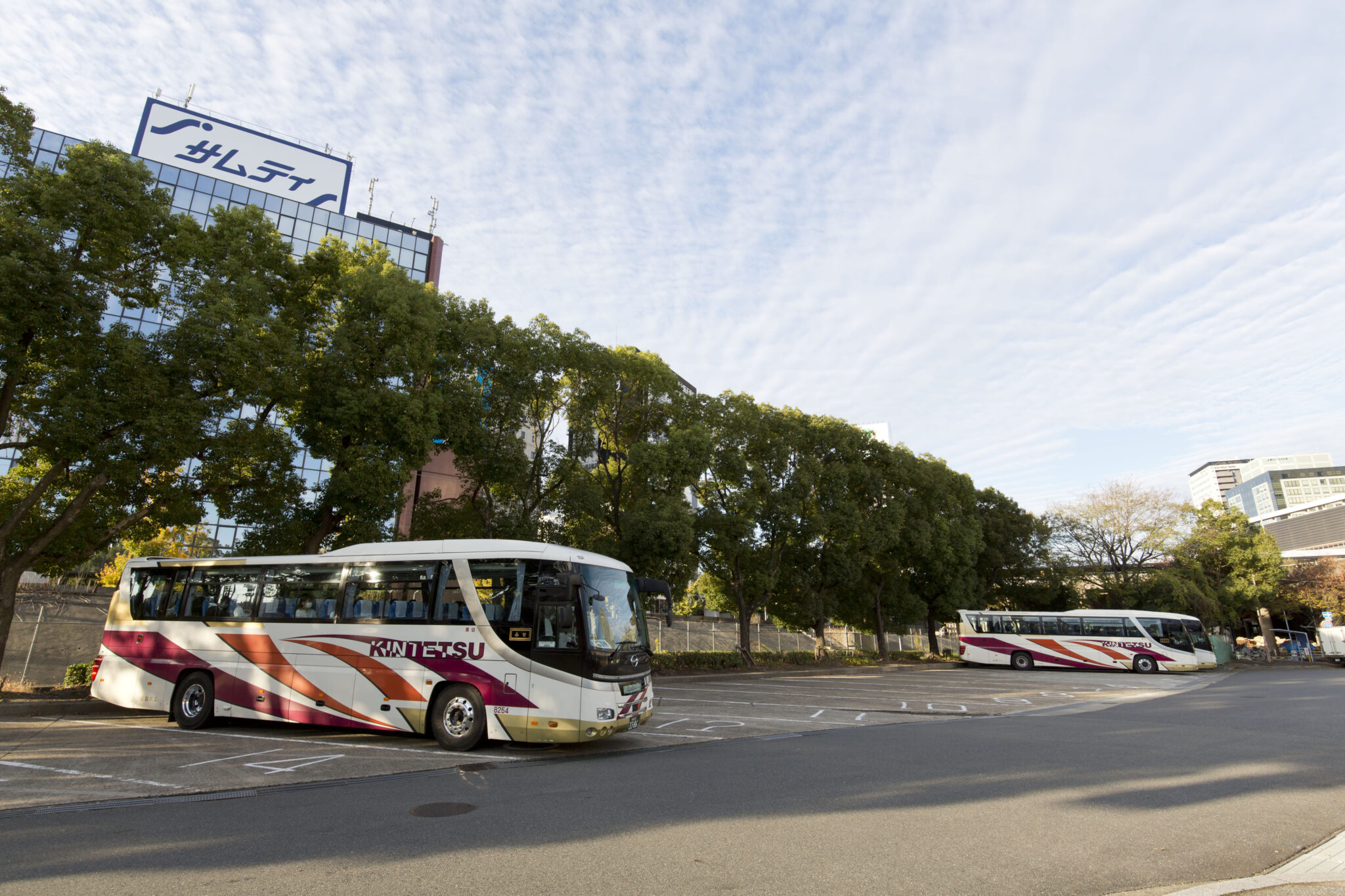 新大阪駅からの貸切バス予約！出発場所と料金目安 | 安全・高品質な貸切バス見積もり・予約【BUS PALETTE】