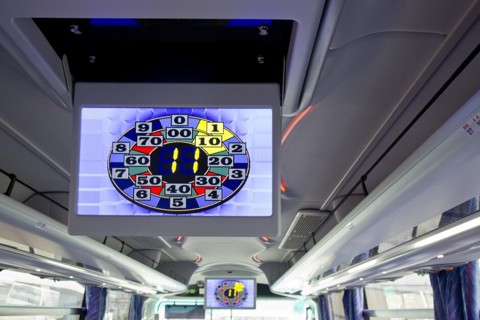 貸切バスの車内で盛り上がるレクリエーション5選 | 安全・高品質な貸切バス見積もり・予約【BUS PALETTE】