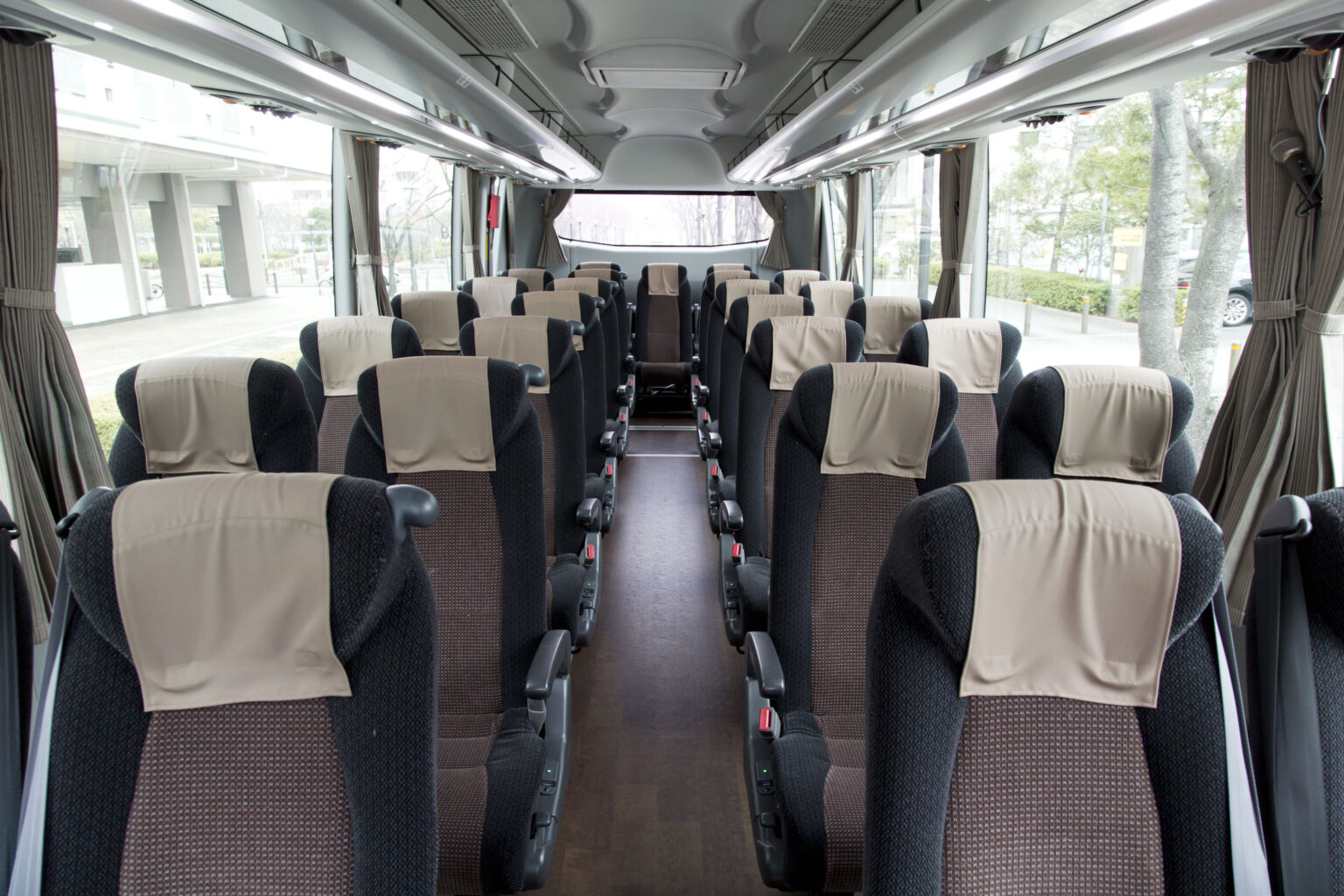 20人で貸切バスを予約！おすすめ車種と料金目安 | 安全・高品質な貸切バス見積もり・予約【BUS PALETTE】