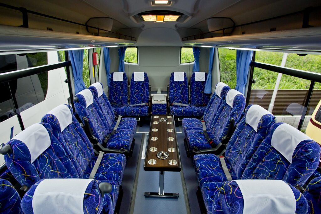 少人数でも快適に！10人程の団体様におすすめの貸切バス | 安全・高品質な貸切バス見積もり・予約【BUS PALETTE】