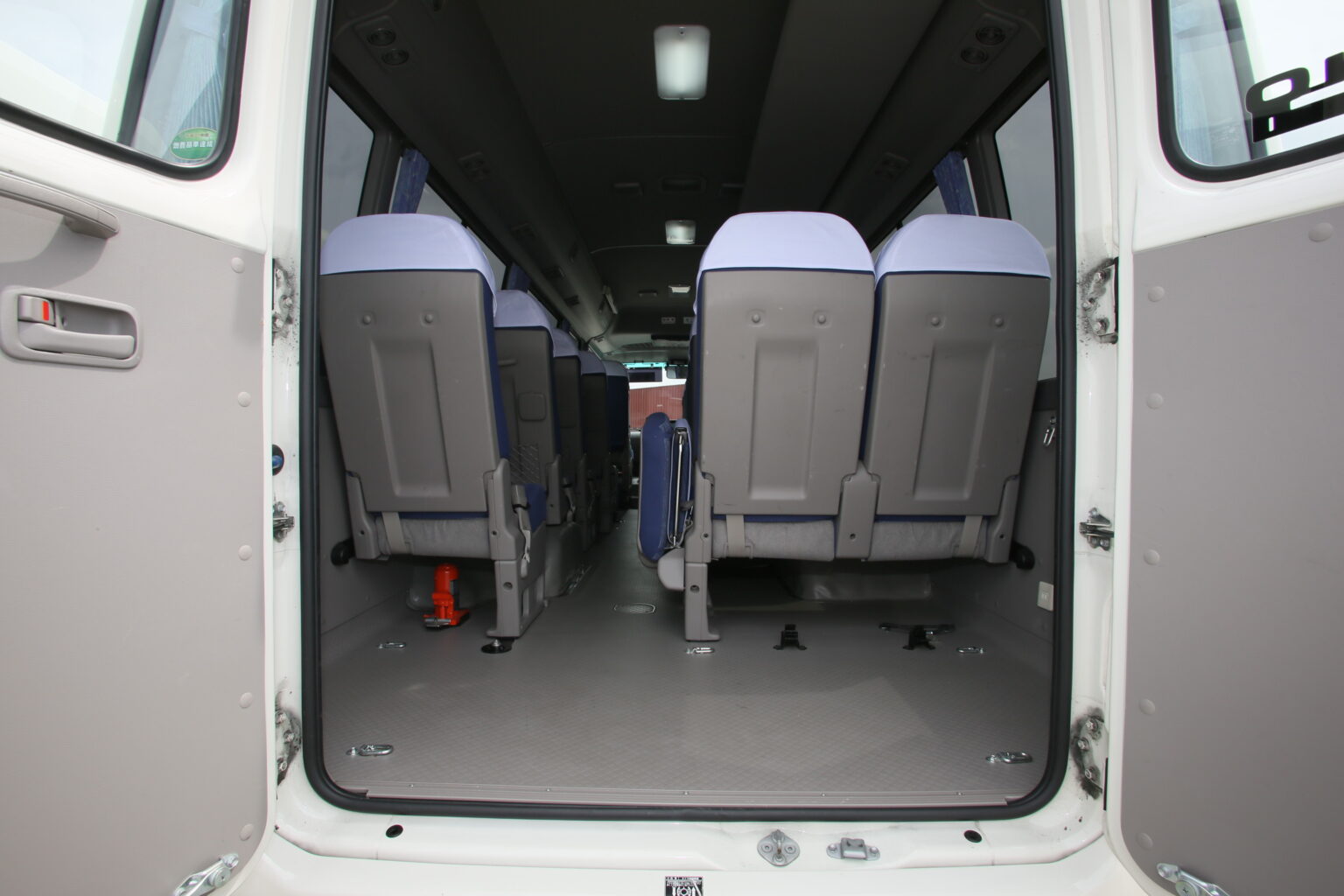 少人数でも快適に！10人程の団体様におすすめの貸切バス | 安全・高品質な貸切バス見積もり・予約【BUS PALETTE】