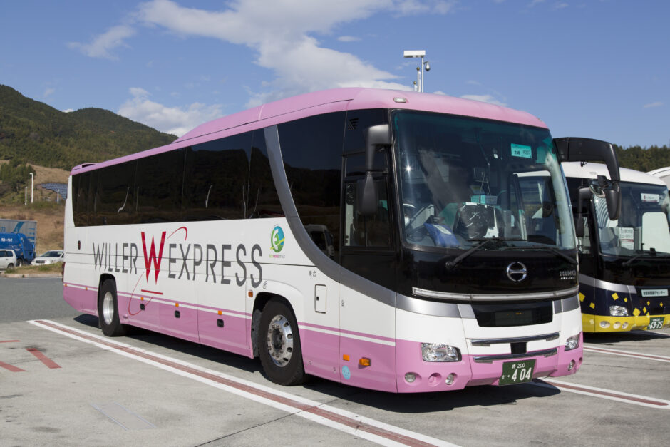 高速バスは貸切できる？貸切バスとの違いについて | 安全・高品質な貸切バス見積もり・予約【BUS PALETTE】